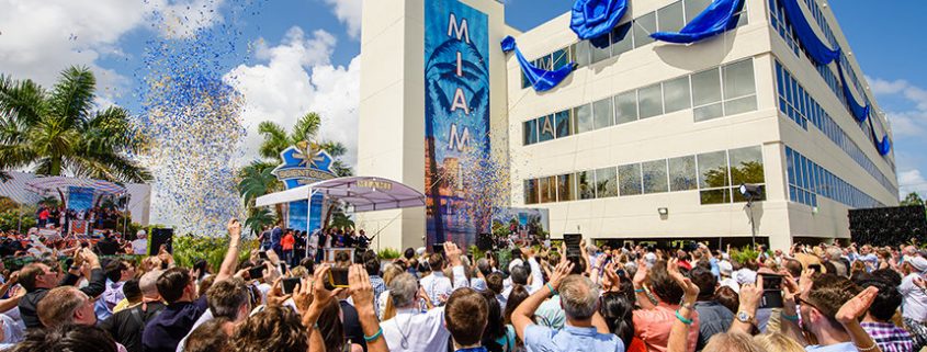 Miami accueille la nouvelle église de scientologie à bras ouverts ...